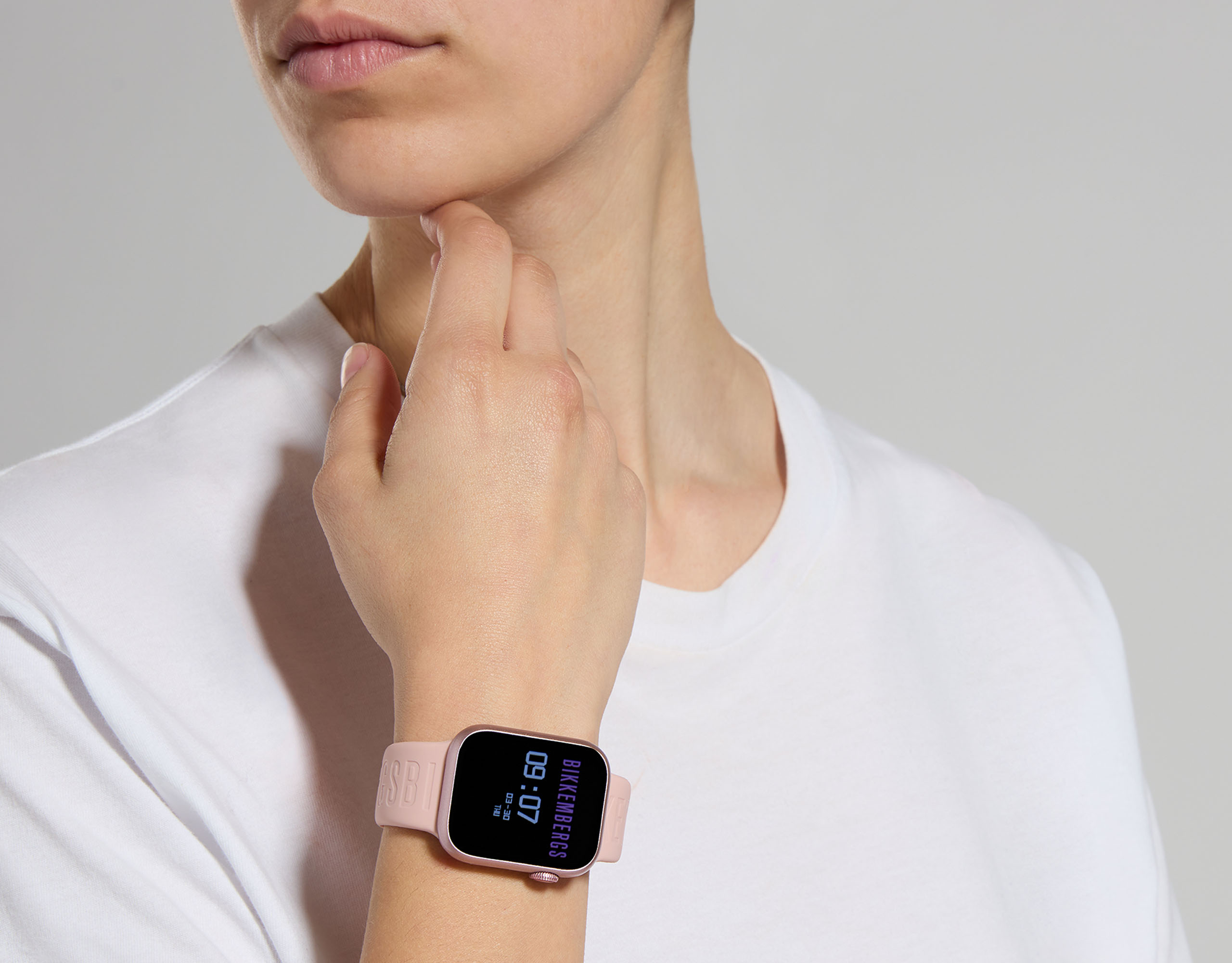 Pink Smartwatch wireless charging | Bikkembergs