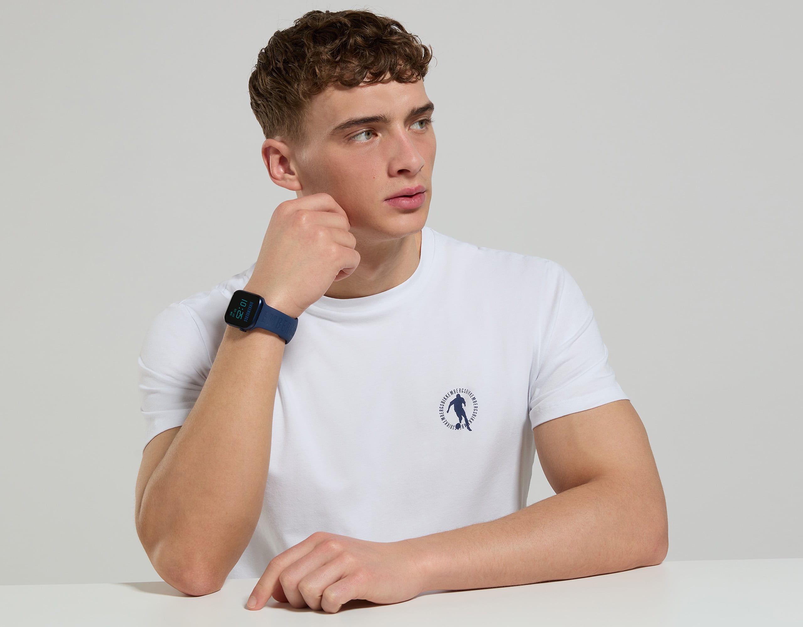 Blue Smartwatch wireless charging | Bikkembergs